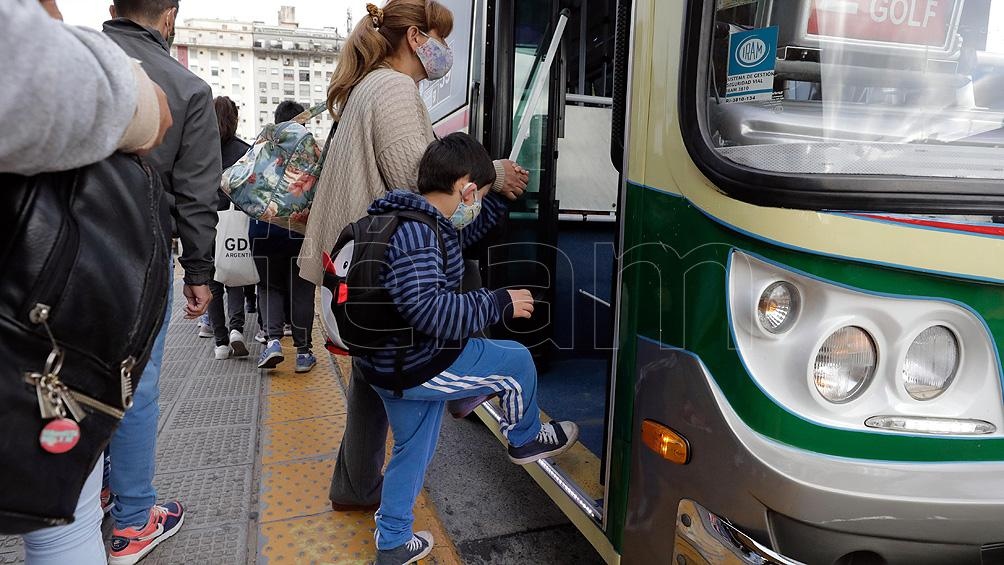 Quiénes deben tramitar el permiso para usar el transporte público y ...